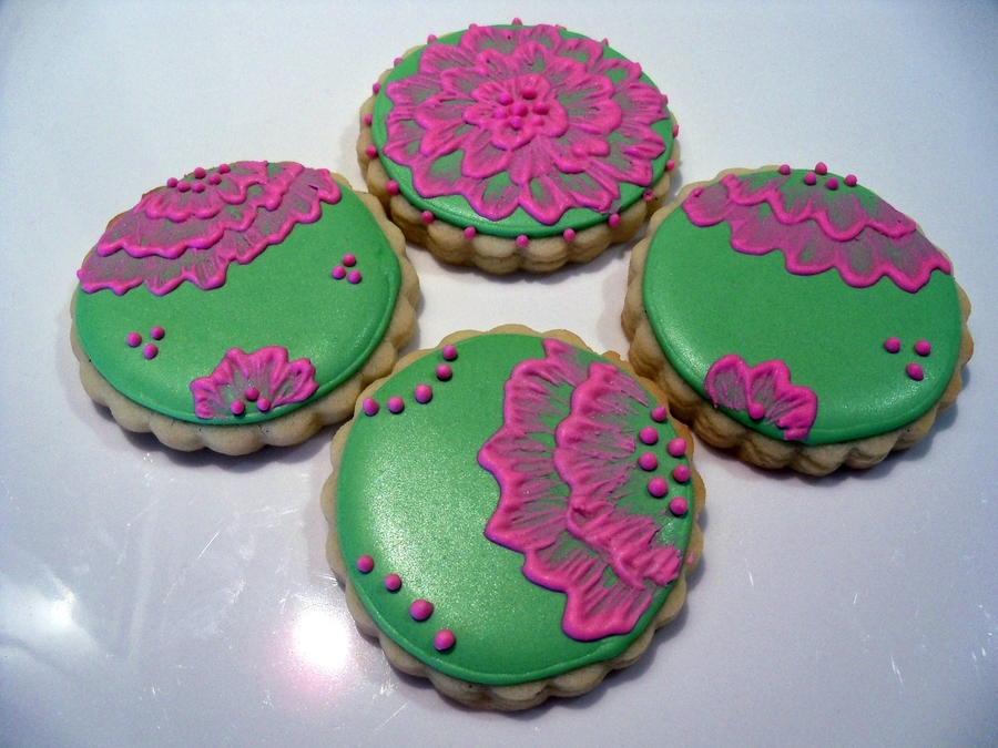 Brush Embroidery With Royal Icing On Sugar Cookie - CakeCentral.com
