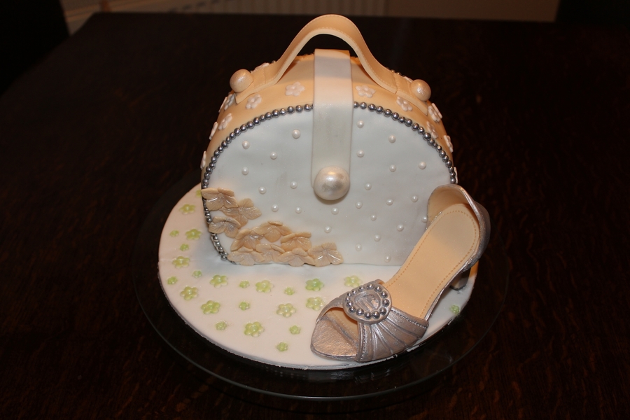 Purse Cake - CakeCentral.com