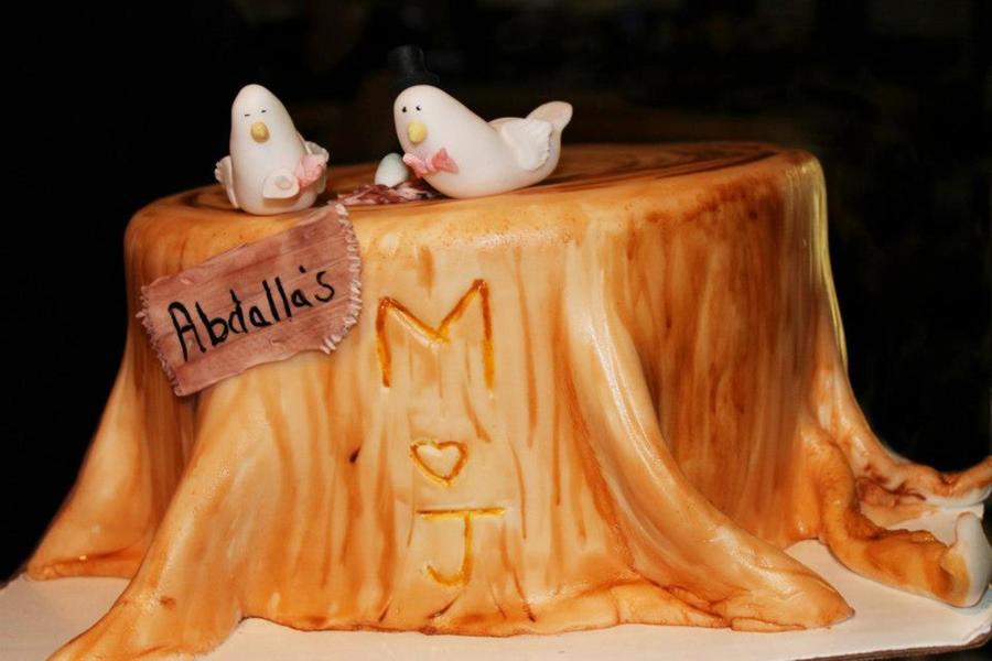 Tree Trunk With Bride And Groom Birds - CakeCentral.com