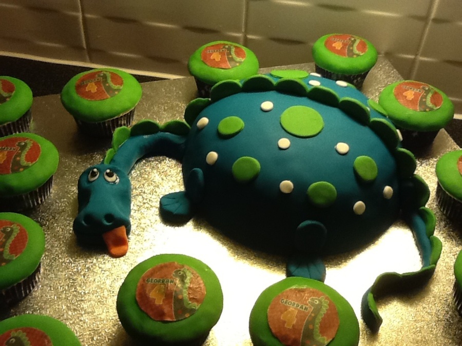 Dinosaur Birthday Cake - CakeCentral.com