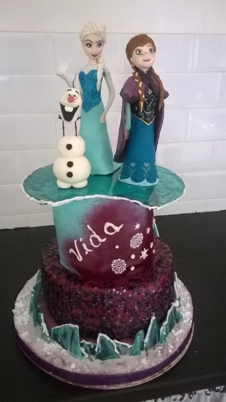 Frozen Anna Elsa Olaf Cake