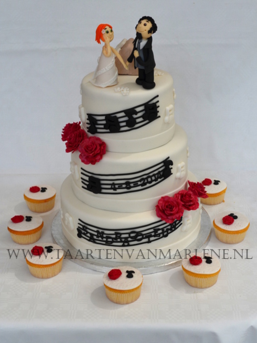 Wedding Cake With Cupcakes For A Couple Who Love Concerts ...