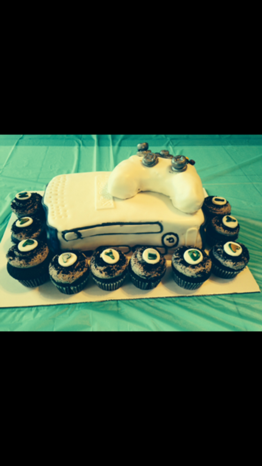 Xbox Cake And Controller - CakeCentral.com