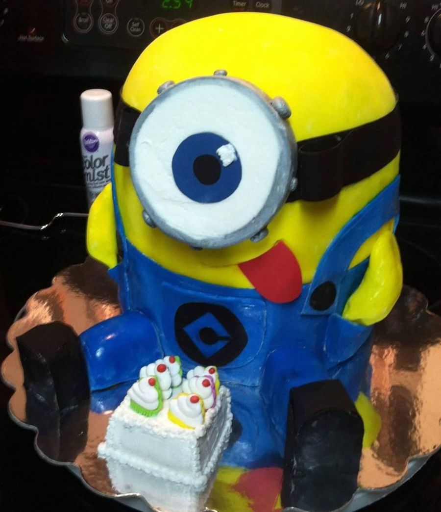 Minion - CakeCentral.com