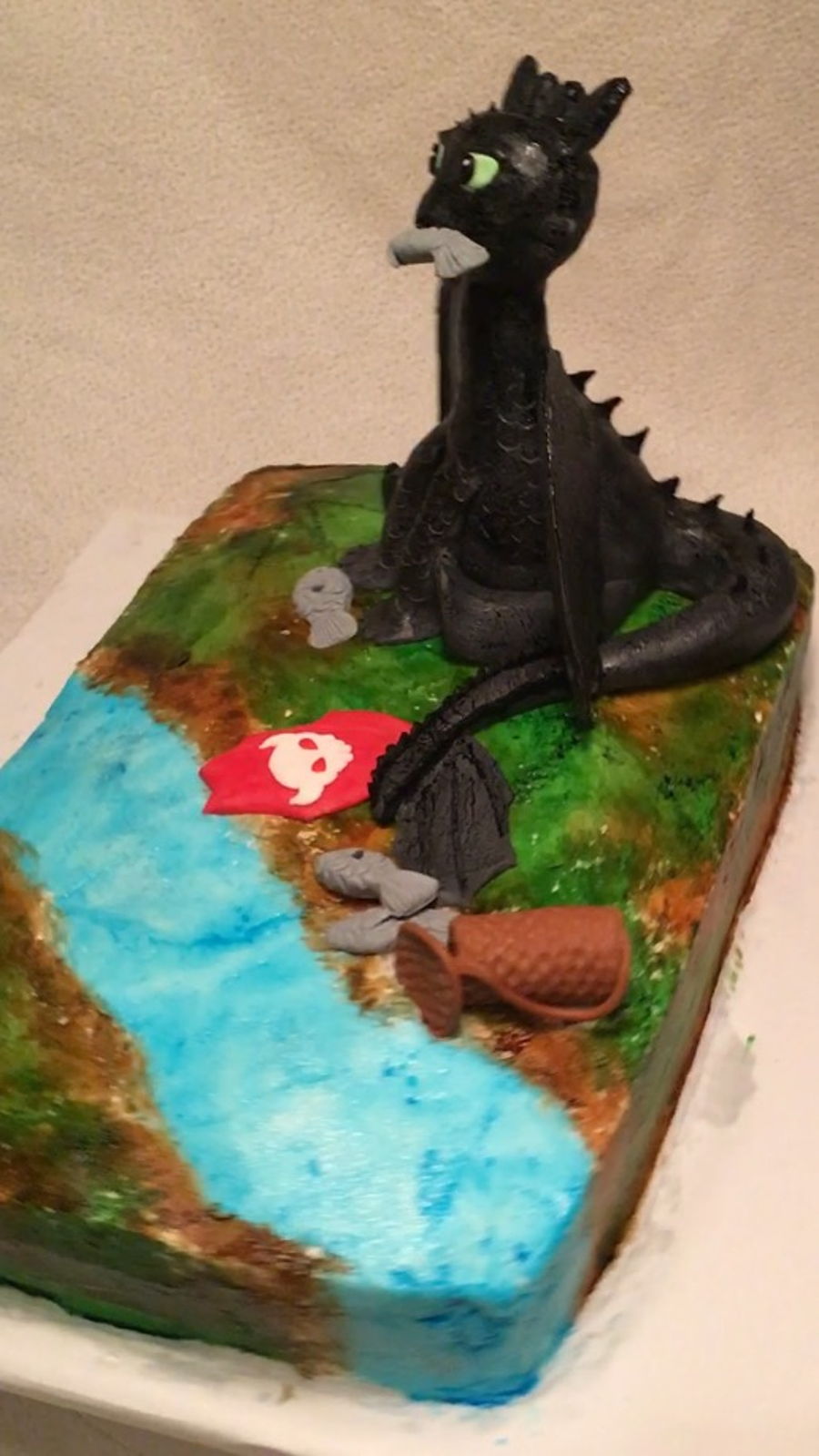 Toothless Cake - CakeCentral.com