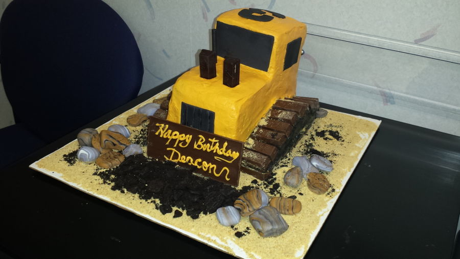 Bull Dozer Cake - CakeCentral.com