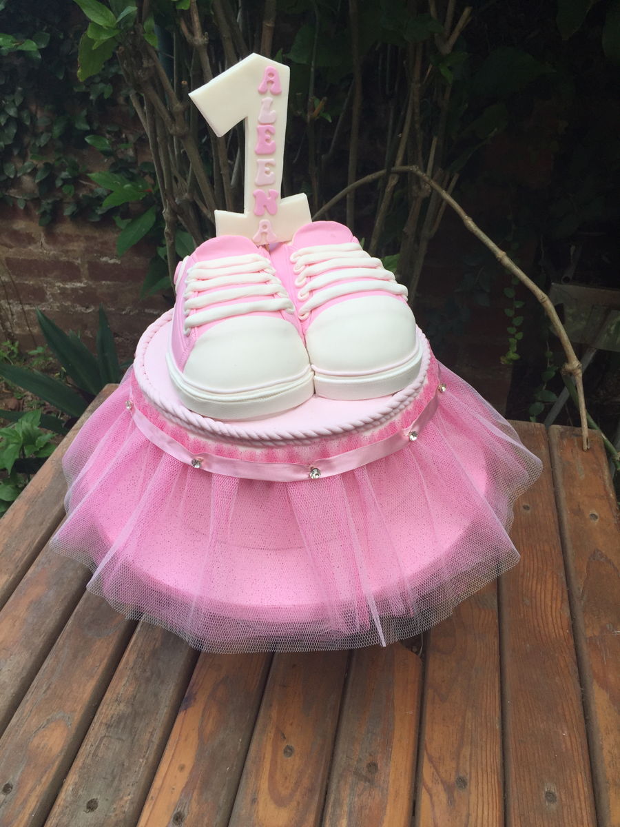 1St Birthday Cake For A Girl CakeCentral 1st-birthday-cake-for-a-girl-cakecentral