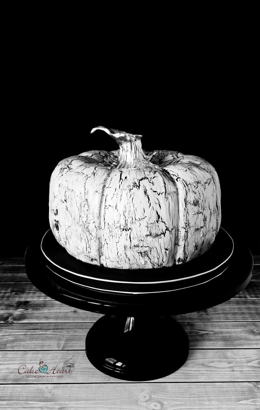 Weathered Pumpkin Ornament - CakeCentral.com