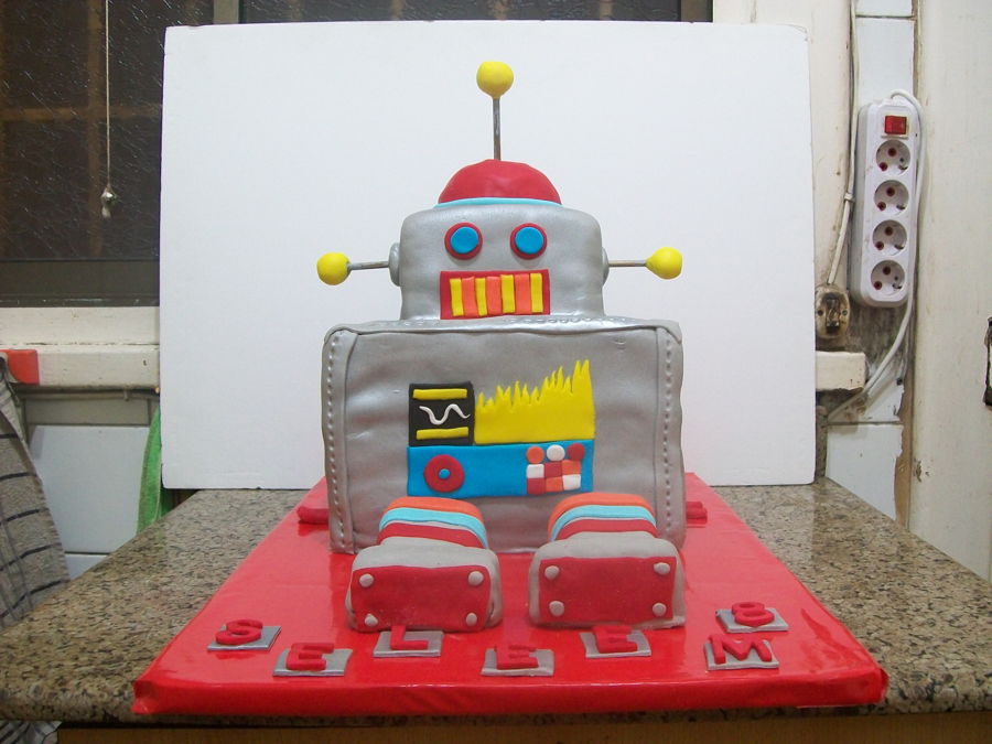 Robot Cake - CakeCentral.com