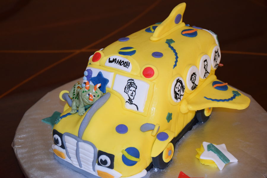 Wahoo Magic School Bus! - CakeCentral.com