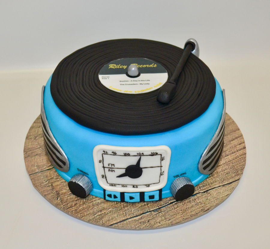 Retro Record Cake - CakeCentral.com